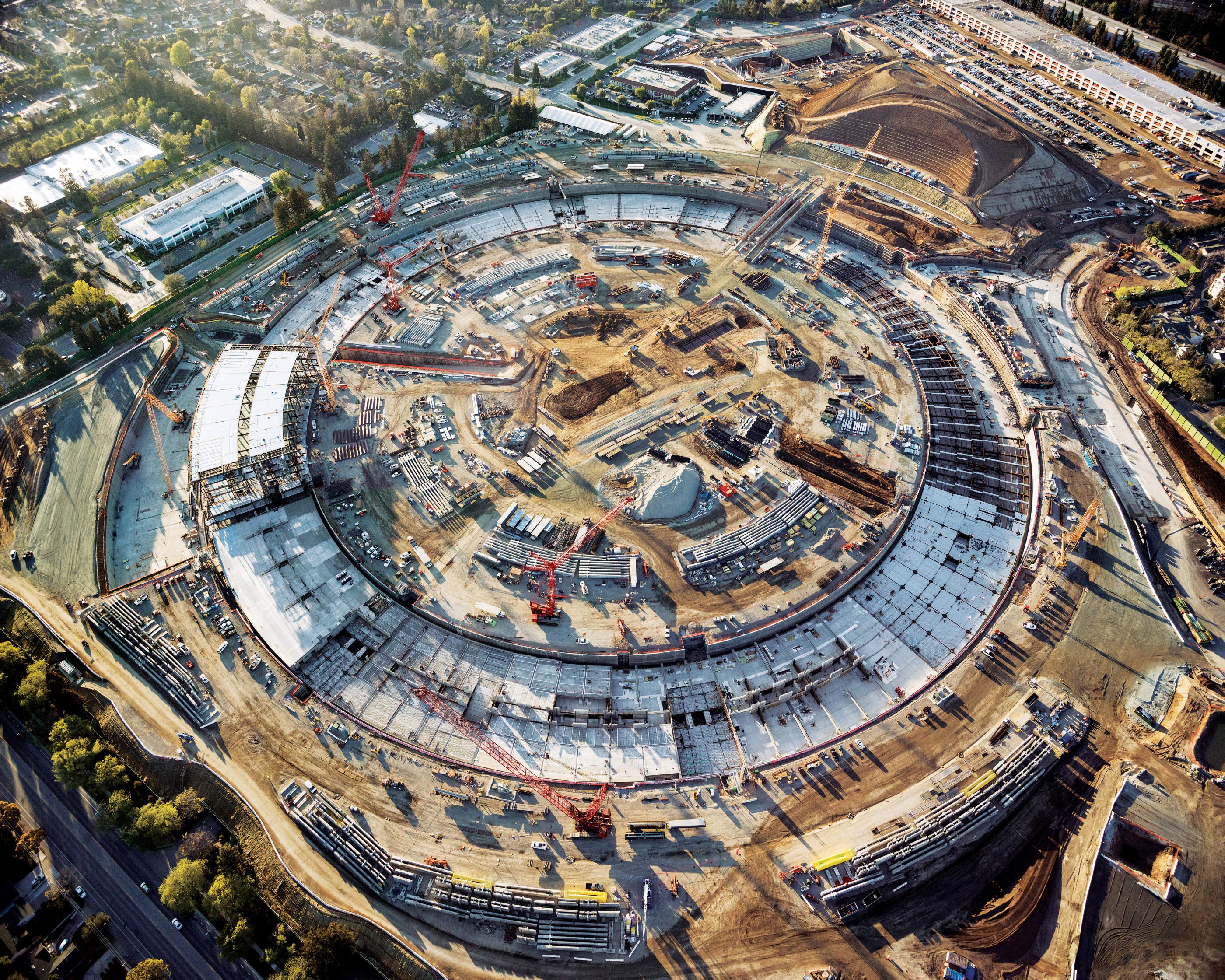 Apple Campus 2 "Spaceship" ve své plné kráse z leteckých snímků - AppleNovinky.cz